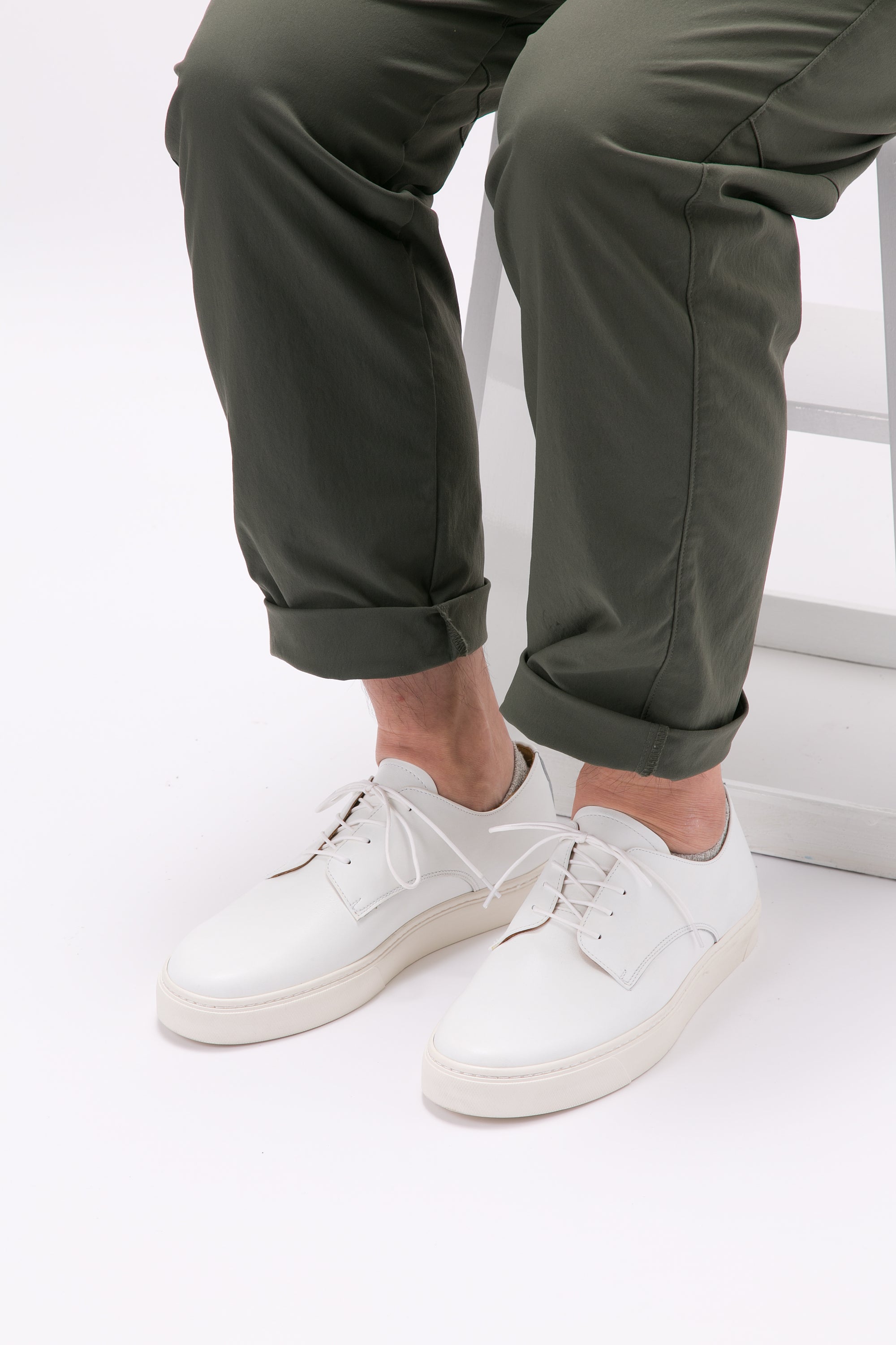 【レザースニーカー】素材と履き心地の日本製シューズ｜TOSS